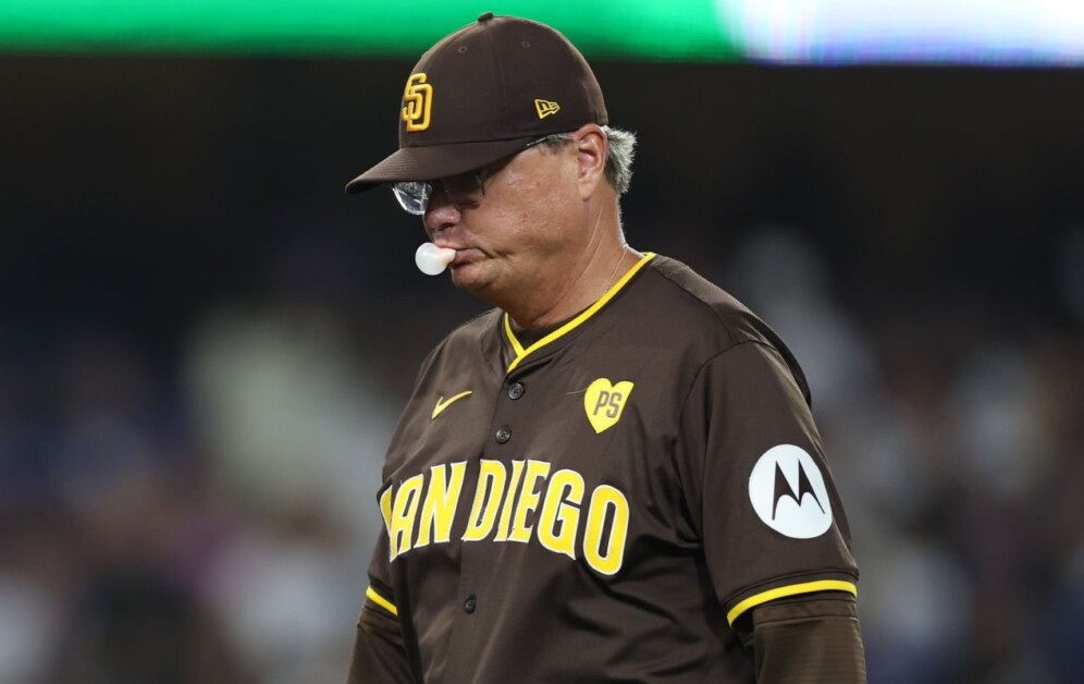 Padres manager reacts to Dodgers contracts including deferred salary