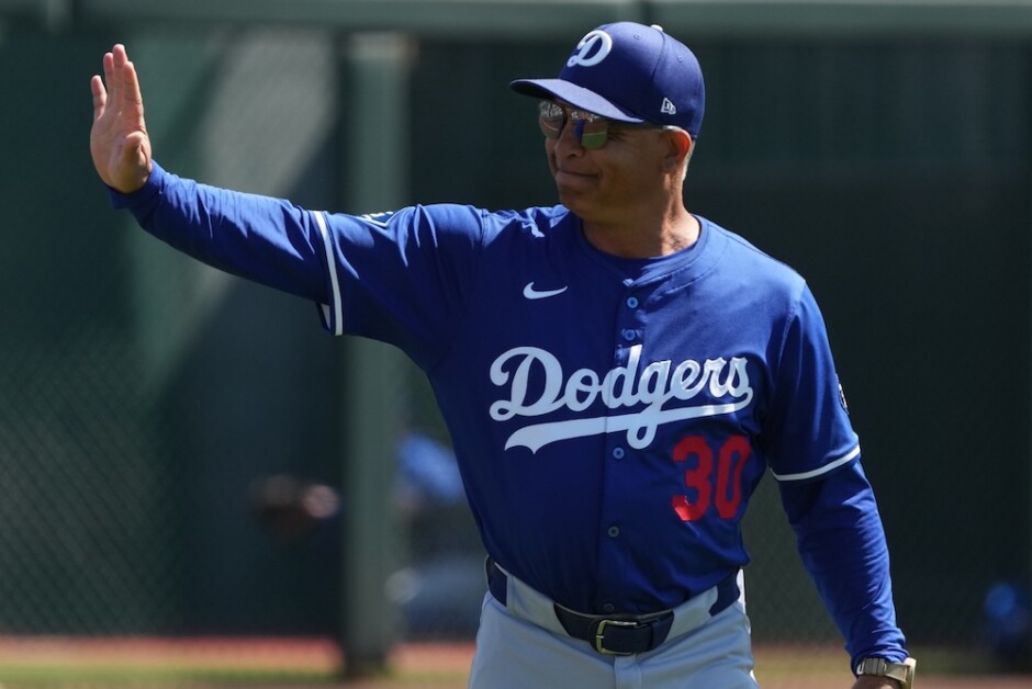 Dave Roberts shares viewpoint of new Dodgers contract extension