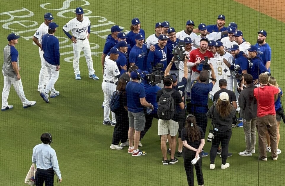 Gavin Lux Receives 2024 Dodgers World Series Ring From Former Teammates